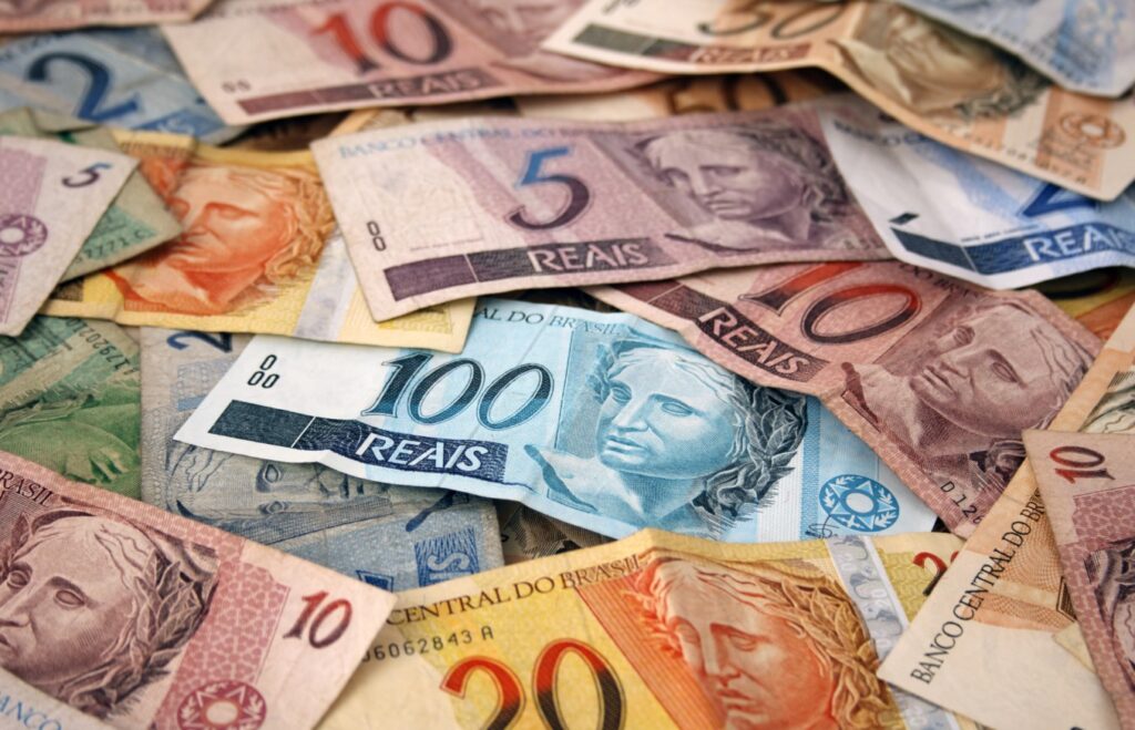 Brazil Sets Minimum Wage for 2025 Under New Budget Guidelines ...