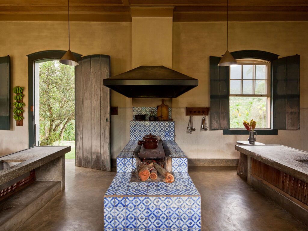 Typical Features of Brazilian Houses - From Design to Materials - Hurfpostbrasil