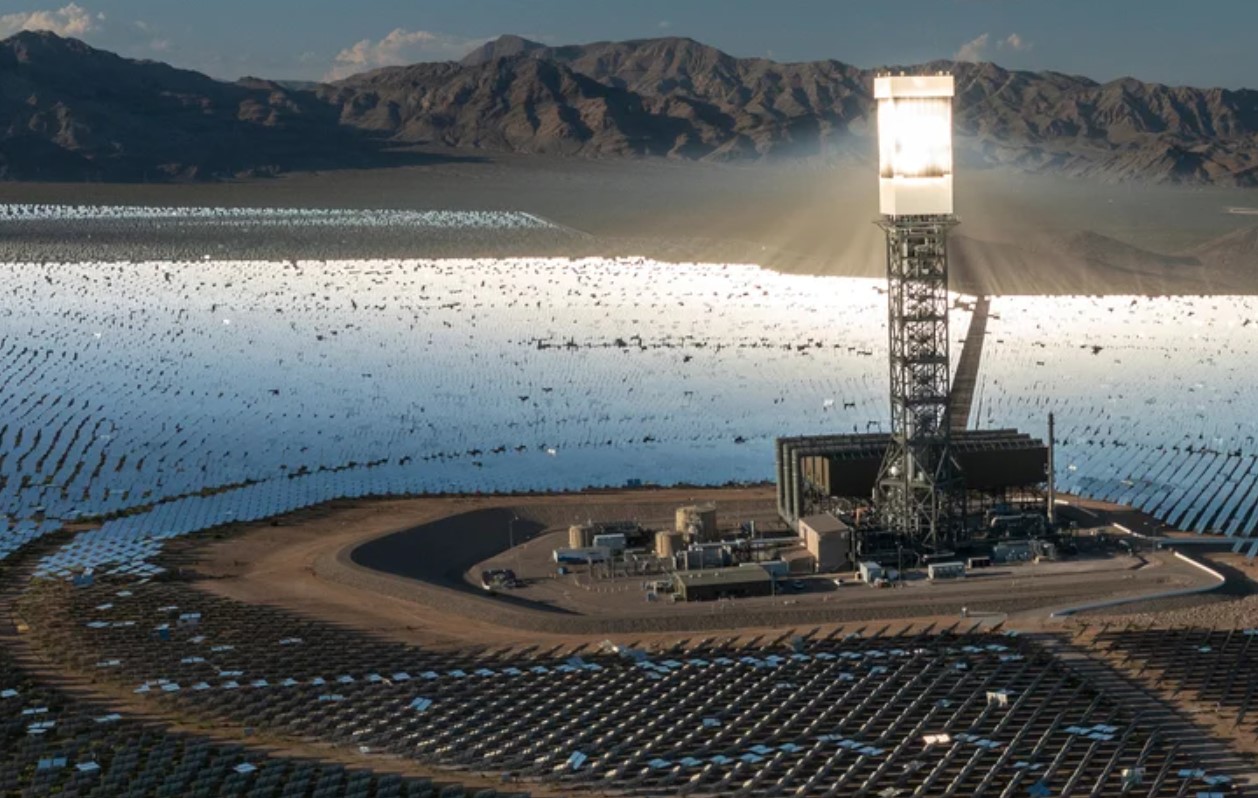 $2 Billion Ivanpah Solar Project Abandoned With 2,000,000 Solar Panels ...